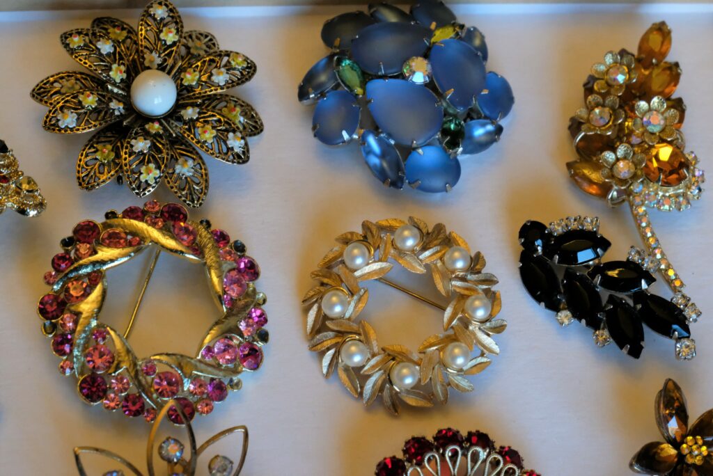 How to Wear Treasured Brooches - Annette Lindquist designs