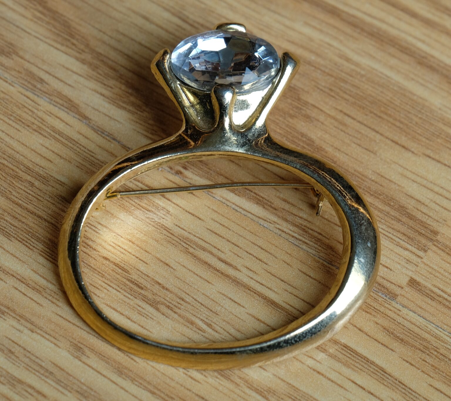 How to Wear Treasured Brooches - Annette Lindquist designs